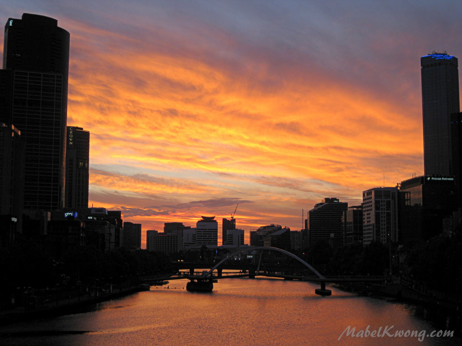 Why Some Of Us Sleep Late At Night. And Sleep Few Hours – Mabel Kwong