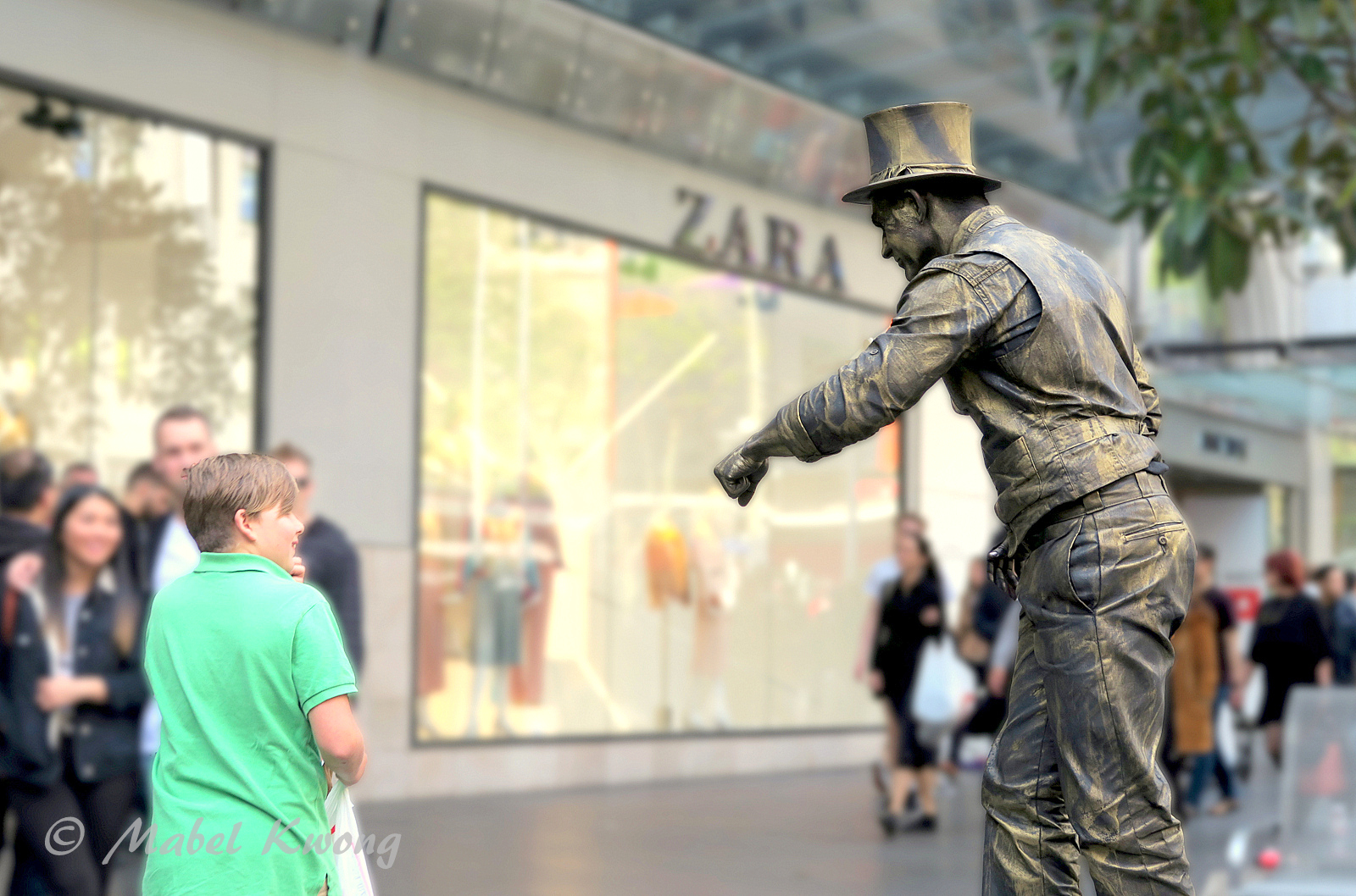 Why Do Australians Call Each Other ‘Mate’? – Mabel Kwong